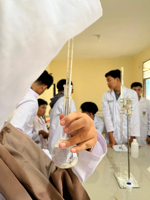 AI di Industri Kimia: Ancaman atau Alat Bantu bagi Engineer Muda? - FIKI.ID